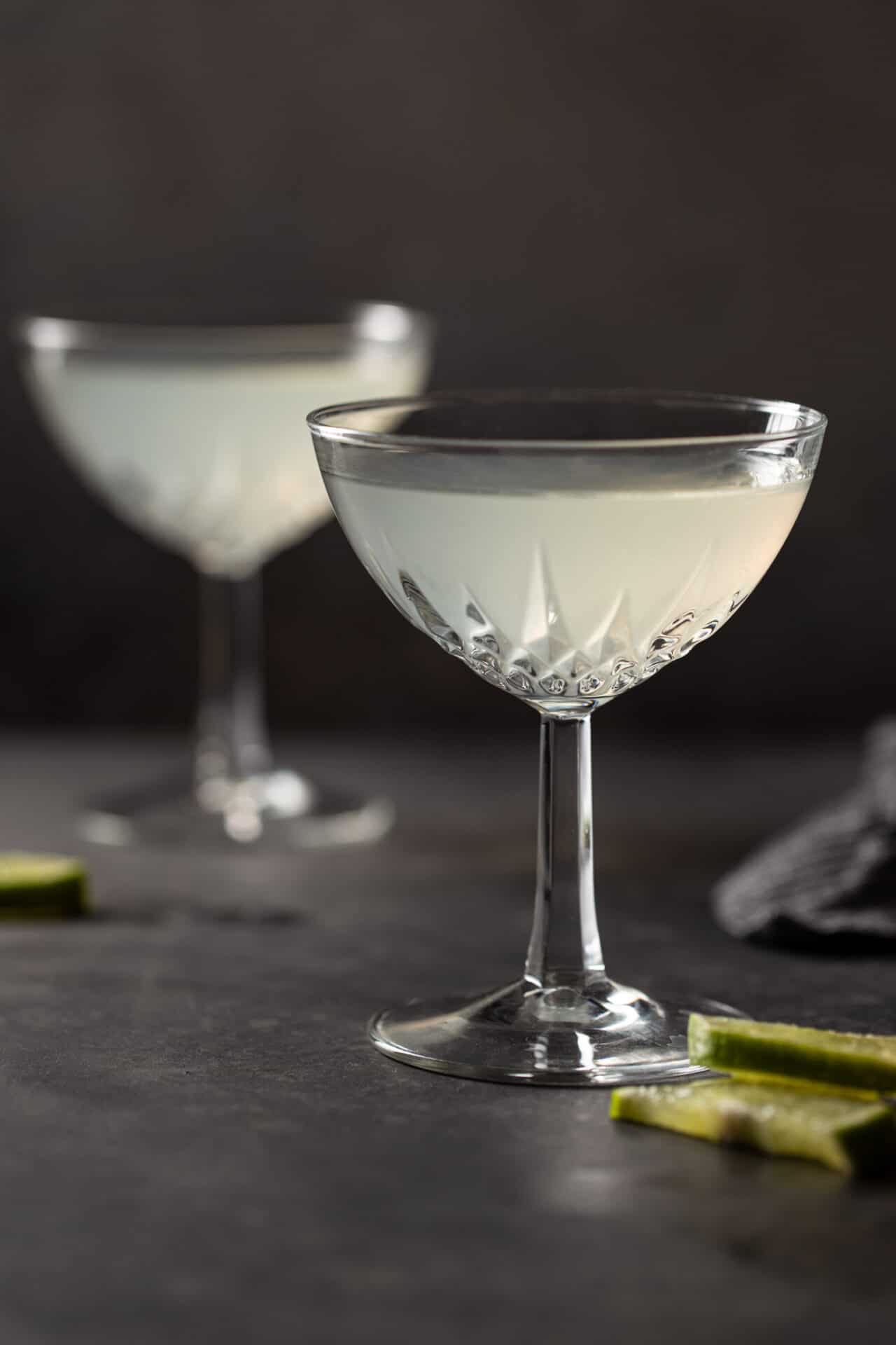Elderflower Gin Gimlet | a modern gin gimlet recipe - Garnish with Lemon