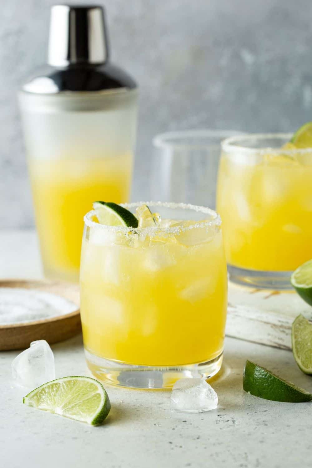 Easy Mango Margarita recipe - Garnish with Lemon