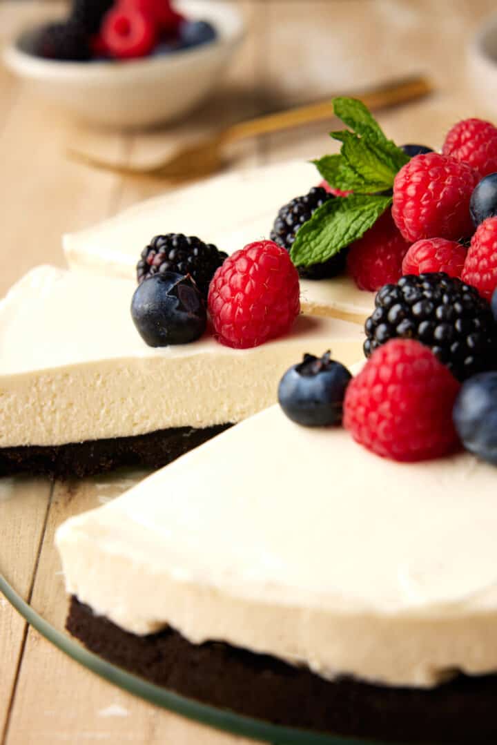 No Bake Mascarpone Cheesecake - Garnish with Lemon