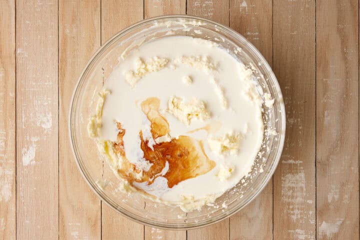 No Bake Mascarpone Cheesecake - Garnish with Lemon