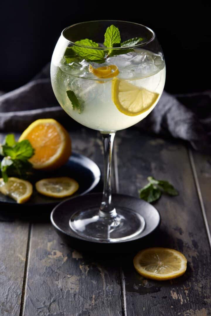 Hugo Spritz - Garnish with Lemon